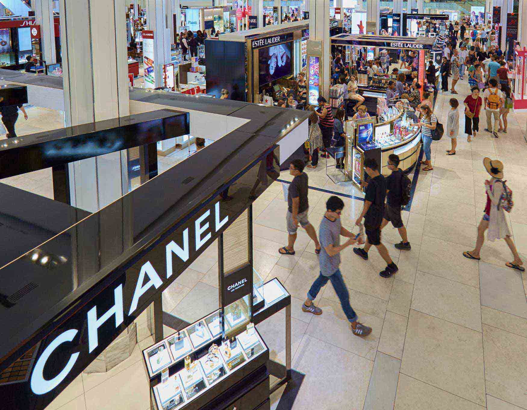 Retailers report bumper earnings - Superhero